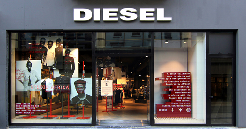 Diesel coloca 200 mil camisinhas no cenário de seu desfile em Milão - BS9